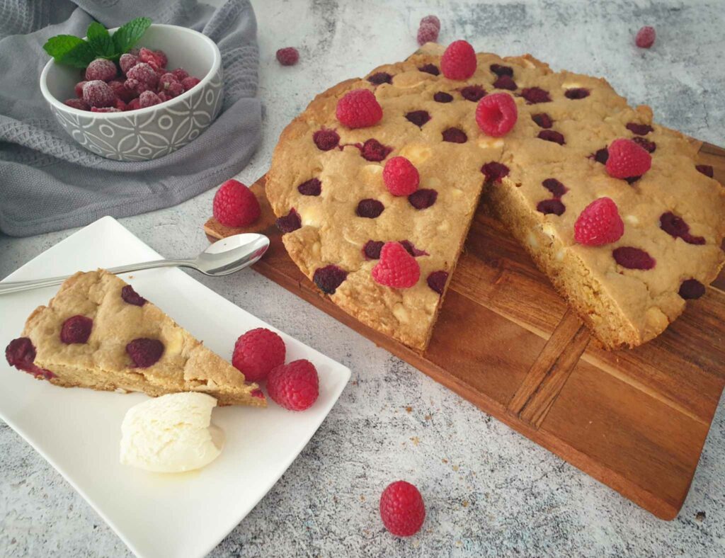 White Chocolate Macadamia and Raspberry Cookie | Char-Griller® Australia